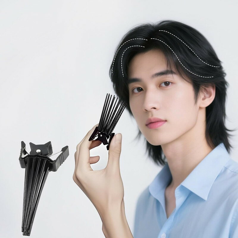 【前髪・根元立ち上げクリップでボリュームアップ】このヘアクリップは前髪たちあげクリップとして、頭頂部の根元立ち上げに最適。センターパートの毛流れを整え、ぺたんこ髪を解消してボリューミーヘアを実現。コンパクトサイズ(9cm×4cm)のヘアピン...