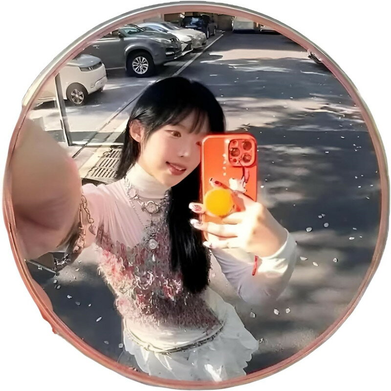 【広角撮影サポート】特殊曲面加工が被写体を自然に引き伸ばし。顔の立体感を美しく強調します。グループ撮影時でも全員が画面に収まる最適解を提供。 【全天候対応】防水コーティング処理で突然の雨や海辺の潮風にも対応。アウトドアアクティビティに最適な...