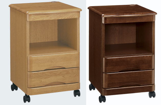 幅40cm　引き出し・キャスター・コンセント付ナイトテーブル　商品説明天板下のオープンスペースが特徴的なナイトテーブルです。小さいゴミ箱や本・雑誌を置いておける便利なスペースです。移動に便利なキャスターと、携帯・スマホの充電、読書灯に便利な...