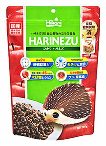 肥満に配慮して脱脂した昆虫原料を豊富に使用したハリネズミ向け配合飼料。善玉菌の効果で糞の臭いも抑制。飼料の45％がハリネズミの好む昆虫と果物で出来ている！素早く給水しもちもちした物性になるので食べ易い原材料：ミルワームミール、アップルミール...