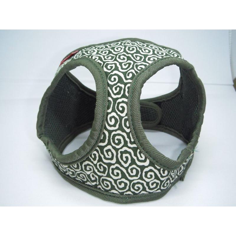 犬用ソフトハーネス。原材料：ナイロン。幅×奥行×高さ=200×120×280(mm)。唐草模様のソフトハーネス。