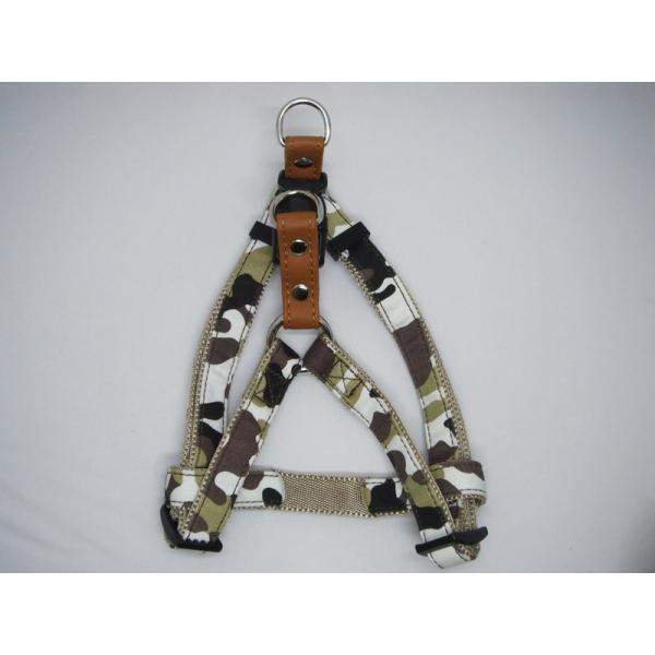 犬用軽便胴輪。原材料：ナイロン。幅×奥行×高さ=110×40×190(mm)。迷彩柄の犬用軽胴輪。
