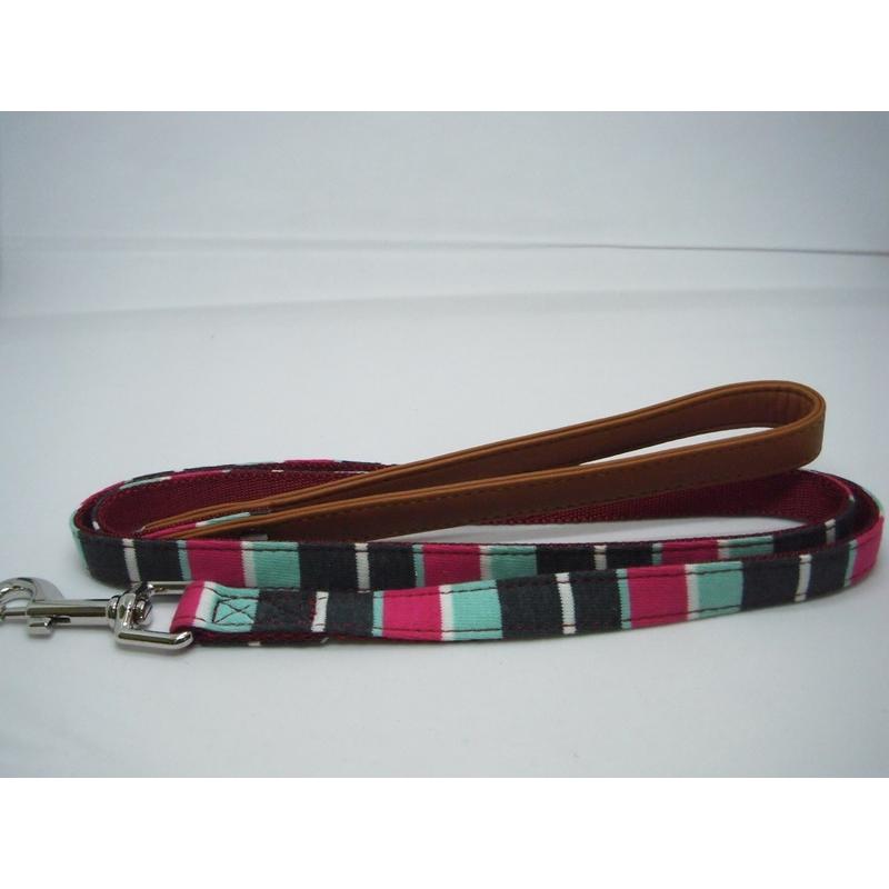 犬用リード。原材料：ナイロン。幅×奥行×高さ=15×9×700(mm)。ボーダー柄のテープリード。