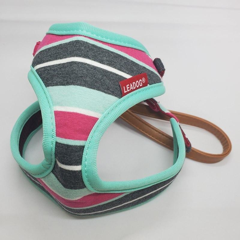 犬用胴輪付きリード。原材料：ナイロン。幅×奥行×高さ=100×30×1200(mm)。ボーダー柄の犬用ソフト胴輪付きリード。