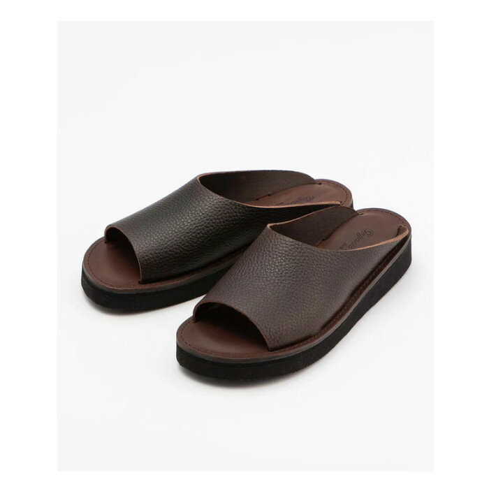 カラー名：ブラウンシュリンク商品の説明：ワンストラップのシンプルなスライドサンダル。甲を包み込むようなアッパーとちょっとした厚底のソールがポイントです。素材/アッパー：オイルレザー（牛革）　ソール：EVA、発泡ラバー■MATERIAL　素材...