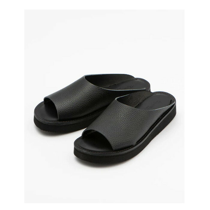 カラー名：ブラックシュリンク商品の説明：ワンストラップのシンプルなスライドサンダル。甲を包み込むようなアッパーとちょっとした厚底のソールがポイントです。素材/アッパー：オイルレザー（牛革）　ソール：EVA、発泡ラバー■MATERIAL　素材...