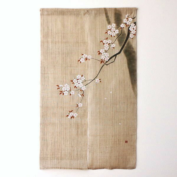 手染め麻のれん 日本の風土・文化に密着した 昔から長く使われているのれん 風や光が直接入るのを防いだり 暑さ、寒さを和らげたり 内と外との仕切りや間仕切りにしたり 日本の生活に安らぎを感じさせます 落ち着いた色味に 墨色の幹と 丁寧に書き込...