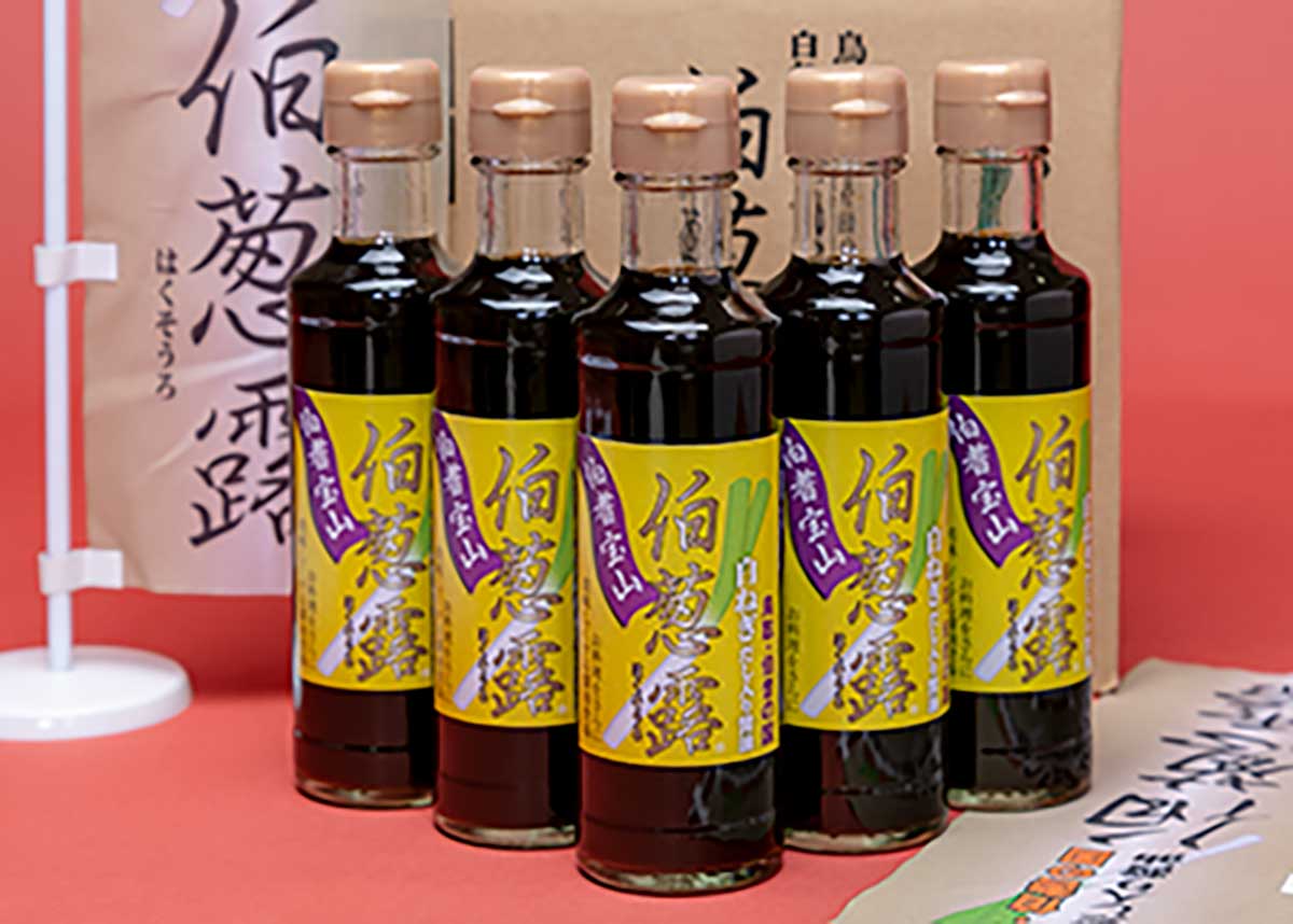名称 白ねぎだし入り醤油「伯葱露 伯耆宝山」5 本セット 原材料名 しょうゆ（大豆、小麦を含む）、白ねぎ（宝山）、レモン、りんご 添加物 調味料（アミノ酸等）、カラメル色素 アレルギー 大豆 / 小麦 / りんご 内容量 200ミリリットル...