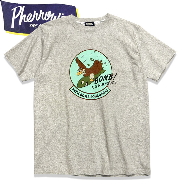 商品名 PHERROW'S　(フェローズ ）24S-PT20半袖プリントTシャツ【65TH BOMB】 カラー（色） H.グレー ホワイトはこちら デザイン 昨年よりよりリニューアルされたPTシリーズTシャツ。’24ディープサマーモデルのプ...