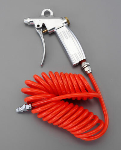 型番EA123AB-113 商品説明●最高使用圧力…1.2MPa●ホース使用範囲…3m●ホースサイズ…内径：5mm、外径：8mm●静音ノズル仕様●材質…ガン：アルミ製、ホース：ウレタン樹脂●ホースがよじれにくいスイベル金具付 ★注意事項★商...