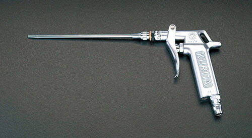型番EA123AE-3E 商品説明●使用圧力…0.7MPa●本体材質…アルミダイカスト●ノズル長…200mm●エアー量…135L/min●穴径…2mm●エアー流量調整付●プラグ付●プラグを取った際、本体G1/8メネジ●ホース取付ねじ…G1/...