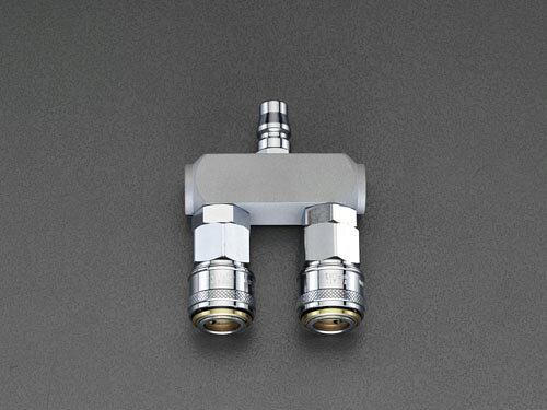型番EA140DK-12 商品説明●使用圧力…0.98MPa●材質…鋼鉄(クロムメッキ)・真鍮・アルミニウム●サイズ…20型●重量…249g●一本の配管から複数の空気を取り出す事が出来ます。●プラグをソケットに差し込むだけのワンプッシュ接続...