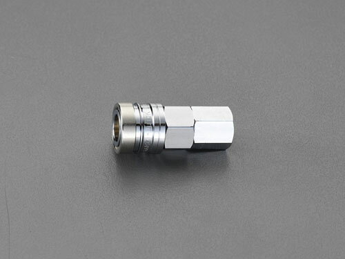 型番EA140DW-4 商品説明●ねじサイズ…Rc1/2”●使用圧力…0.98MPa●材質…鋼鉄(クロムメッキ）・ガード部(ニッケルメッキ）●サイズ…20型●ワンプッシュ式●スリーブの手前にカバーを付ける事により外的衝撃による不意の離脱を防...