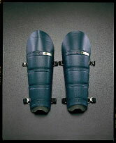 型番EA354-11 商品説明●スネ・ヒザの保護に●材質…強化ポリエチレン●草刈り作業時の石等の飛来物防止に。 ★注意事項★商品画像に複数商品が載っており、番号やアルファベットが記載されている商品がございます。その場合は、「商品番号の末尾」...