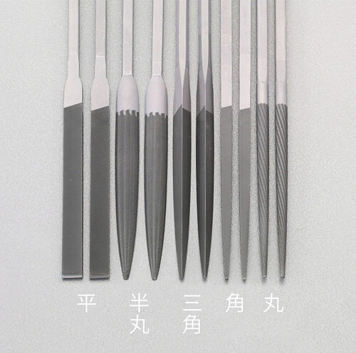 型番EA521VK-4B 商品説明●全長…215mm●刃長…105mm●EA521VK-215の単品です。●形状…角●粗さ…粗中目 ★注意事項★商品画像に複数商品が載っており、番号やアルファベットが記載されている商品がございます。その場合は...