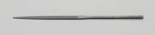 型番EA521VX-13A 商品説明●形状…半丸●粗さ…粗目●全長…180mm●刃長…90mm ★注意事項★商品画像に複数商品が載っており、番号やアルファベットが記載されている商品がございます。その場合は、「商品番号の末尾」に記載されている...