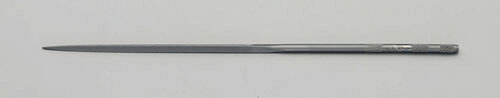 型番EA521VX-32D 商品説明●形状…三角●粗さ…極油目●全長…160mm●刃長…80mm ★注意事項★商品画像に複数商品が載っており、番号やアルファベットが記載されている商品がございます。その場合は、「商品番号の末尾」に記載されてい...