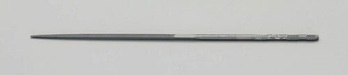 型番EA521VX-43A 商品説明●形状…角●粗さ…粗目●全長…180mm●刃長…90mm ★注意事項★商品画像に複数商品が載っており、番号やアルファベットが記載されている商品がございます。その場合は、「商品番号の末尾」に記載されている番...