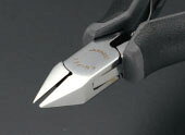型番EA535KC-14 商品説明●メーカー…KNIPEX（クニペックス）●型番…7742115ESD●直刃●全長…115mm●切断能力…軟線φ0.3〜1.3mm、中硬線φ1.0mm●表面抵抗… 1×10^5〜1×10^12Ω●刃硬度…HR...