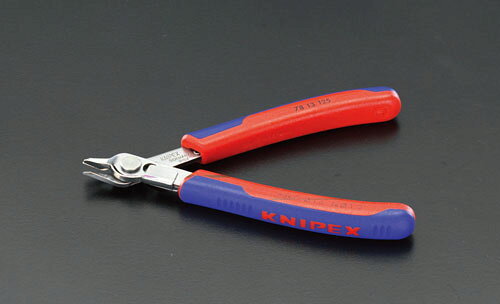 型番EA535KE-2 商品説明●メーカー…KNIPEX（クニペックス）●型番…7813125●ハンドル…コンフォート●全長…125mm●切断能力…軟線：φ0.2〜1.6mm、中硬線：φ1.0mm●刃硬度…HRC53●直刃●仕様…ワイヤーホ...