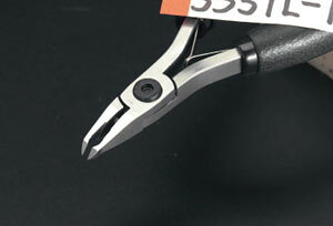 型番EA535TL-2 商品説明●アングル●全長…125mm●刃硬度…HRC63〜65●刃長…5.6mm●切断能力(銅線)…0.1〜0.8mm●切断形状…フラッシュ（ごくわずかに切断跡が残ります）●バネ付 ★注意事項★商品画像に複数商品が載...