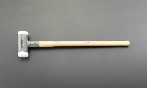 型番EA575HK-1 商品説明●材質…頭：ナイロン、柄：ヒッコリー●頭径…80mm●全重量…4.0kg●全長…880mm●替ヘッド…EA575HE-110●ヘッド交換方法…ヘッド部をバイスで固定した状態でハンドルを持ち上げるとヘッド部が外...