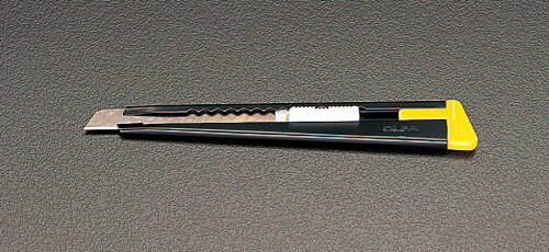 型番EA589CG 商品説明●メーカー…オルファ（OLFA）●型番…2B●材質…本体：金属高級焼付塗装、　　　　　　刃：SK-120(合金工具鋼)●様式…オートロック式●全長…138mm●刃幅…9mm●刃厚…0.38mm●世界中で愛用されて...