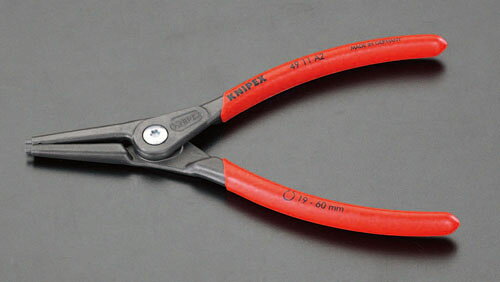 型番EA590BJ-4 商品説明●メーカー…KNIPEX（クニペックス）●型番…4911A4●リング径…85〜140mm●全長…320mm●先端径…φ3.2mm●軸用●ストレート●防錆仕上げ●先端チップはリングとの接触面が広いため、リングを...