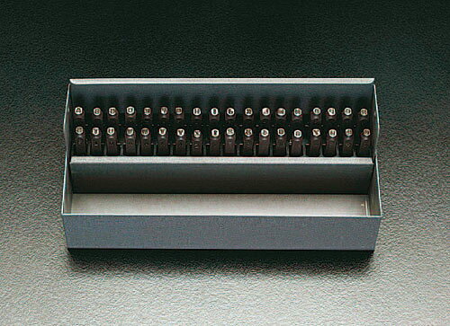 型番EA591HT-4 商品説明●〈セット内容〉…36本組●英字(A〜Z・＆)●数字(0〜8)※数字の6と9は共用です。●材質…スチール●文字サイズ…4.0mm●四角軸…9.5mm●全長…70mm●重量…2250g●付属品…スチールケース ...