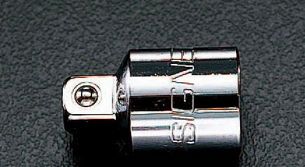 型番EA617DR-5 商品説明●凹差込角…3/8”●凸差込角…1/4”●全長…26mm●差込角の異なるソケットとハンドル等とを接続する為のアダプターです。 ★注意事項★商品画像に複数商品が載っており、番号やアルファベットが記載されている商...