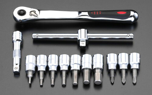 型番EA617GH 商品説明●＜セット内容＞…13点●差込角…3/8”●(＋)ビットソケット…#1、#2、#3●ヘックスビットソケット…3、4、5、6、8、10、12mm●エクステンションバー…75mm●ラチェットハンドル…205mm●スラ...