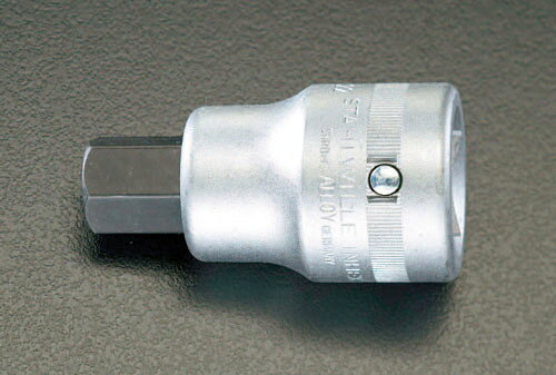 型番EA617VE-27 商品説明●差込角…1”●対辺(mm)…27●全長(L1；mm)…90●軸長(L2；mm)…25●ソケット部外径(d；mm)…49●重量…827g●手締め時に便利なローレット加工●頑丈な圧入式の1”DRショートヘック...