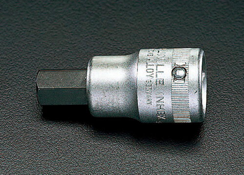 型番EA617WD-22 商品説明●差込角…3/4”●対辺…22mm●全長(L1；mm)…80●軸長(L2；mm)…25●ソケット部外径(d；mm)…40●重量…515g●頑丈な圧入式の3/4”DRショートヘックスビットソケット ★注意事項...