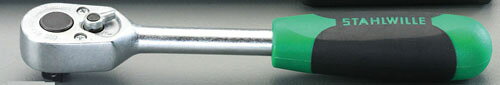 型番EA617YR-14 商品説明●ギア数…30歯●差込角…3/8”●全長…193mm●重量…245g●ヘッド幅…29●ヘッド部厚み…18●タイプ…送り角12°●樹脂グリップ付きのスタンダードな3/8”DRラチェットハンドル ★注意事項★商...