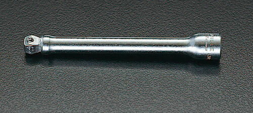 型番EA617YR-8C 商品説明●差込角…3/8”●全長…125mm●ソケット部外径…17●最大トルク…80Nm●重量…104g●±15°まで角度をつけることができます。●狭い場所で便利な3/8”DR首振りエキステンションバー●※規定の最...