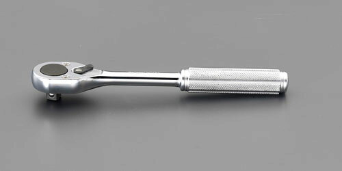 型番EA618BA-28 商品説明●全長…200mm●差込角…9.5mm (3/8”sq)●ギア数…24歯●送り角…15°●重量…340g●材質…クロムモリブデン鋼●グリップ…ローレットタイプ●左右切替式●ラチェット動作の軽さにこだわった、...