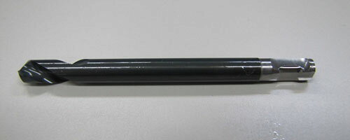 型番EA822A-3 商品説明●メーカー…ミヤナガ●型番…PCFCDS●用途…EA822B-15〜EA822B-49用センタードリル●適用ホルソー径…15〜49mm●ドリルサイズ…φ8x100mm ★注意事項★商品画像に複数商品が載っており...