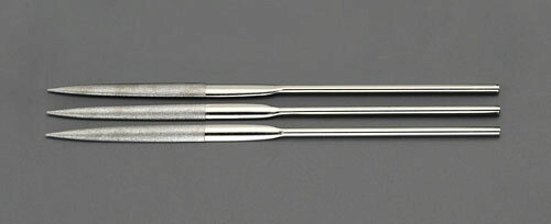 型番EA826ND 商品説明●全長…200mm●粒度…＃200、＃400、＃600●形状…半丸●刃幅…7.7mm●刃厚…2.5mm●コーティング長…70mm●軸径…φ4mm●刃材質…SK●EA826ND-20、40、60のセット ★注意事項...