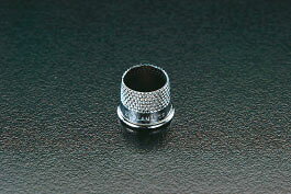 型番EA916JB-4 商品説明●材質…真鍮(ニッケルメッキ付)●内径…16.2×18.5mm●高さ…18mm ★注意事項★商品画像に複数商品が載っており、番号やアルファベットが記載されている商品がございます。その場合は、「商品番号の末尾」...