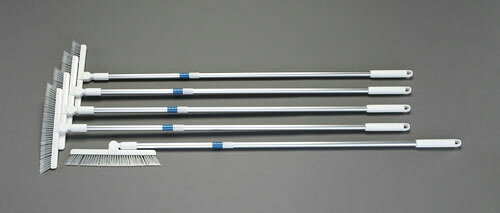 型番EA928CC-67 商品説明●材質…穂先：ナイロン・ポリエステル、柄：アルミパイプ●全長…1343mm●毛丈…40mm●幅…300mm●硬・軟の毛先が混ざっているので、軽いゴミ・重いゴミを同時に掃き出します。●5本入りです。●重量…約...