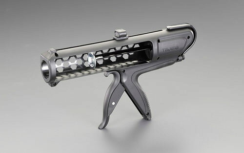 型番EA930BR 商品説明●メーカー…TJMデザイン（TaJIma）●型番…CNV-BC●全長…369mm●コーキング剤を入れても全長が変わらないベルト押し出し式で狭所作業に最適です。●360°回転式単管取付フック付 ★注意事項★商品画像...