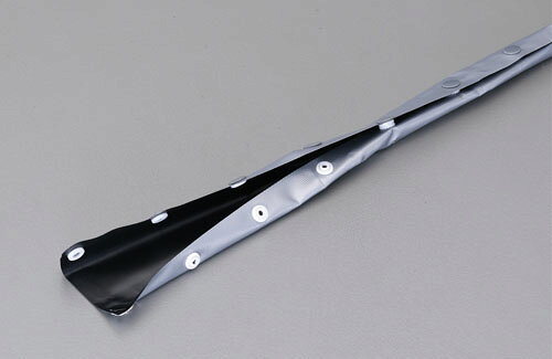 型番EA944AC-3 商品説明●メーカー…興和化成●型番…KST-30R●商品名…スナップチューブ？●呼径…φ30mm●全長…5m●色…ブラック＆グレー●材質…シート：難燃性塩化ビニール（ポリエステルクロス入）　　　　　　ボタン：ポリアセ...