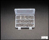 型番EA949ED 商品説明●＜セット内容＞…サイズ（入数）：2.4×13mm（200）2.7×16mm（200）3.1×20mm（200）3.8×25mm（200）4.1×38mm（100）●材質…ステンレス●頭形状…(＋)皿頭●ケースサ...