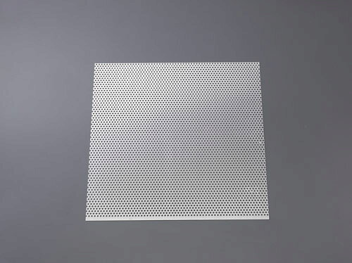 型番EA952B-313 商品説明●材質…アルミ鋼板●サイズ(mm)…500×1000●穴径…5mm●ピッチ…8mm●厚み(mm)…1.0 ★注意事項★商品画像に複数商品が載っており、番号やアルファベットが記載されている商品がございます。そ...