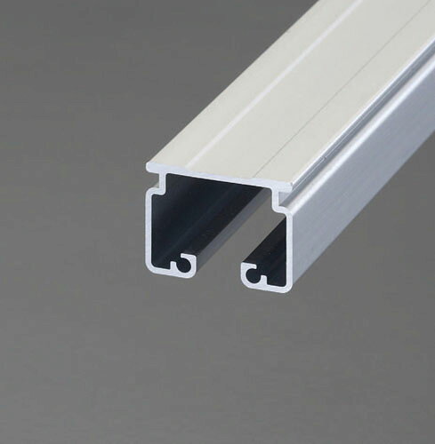 型番EA970ED-5 商品説明●材質…スチール●曲げ角度…500R●サイズ…800×800mm●幅…30mm●差込幅…9mm●厚み…0.7mm●工事現場や工場、店舗等の間仕切りカーテン、シートに最適で開閉もスムーズな大型機能レールです。●...