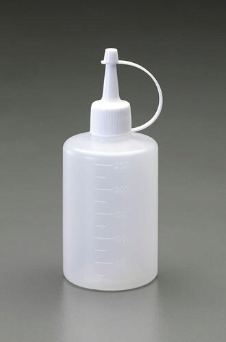 型番EA990PG-1 商品説明●容量…50ml●目盛単位…10ml●サイズ…φ40×115mm●口径…15mm●ノズル長…50mm●ノズル先端内径…2mm●材質…ポリエチレン●目盛り付●横倒しになっても液漏れしない、ノズルキャップ付 ★注...