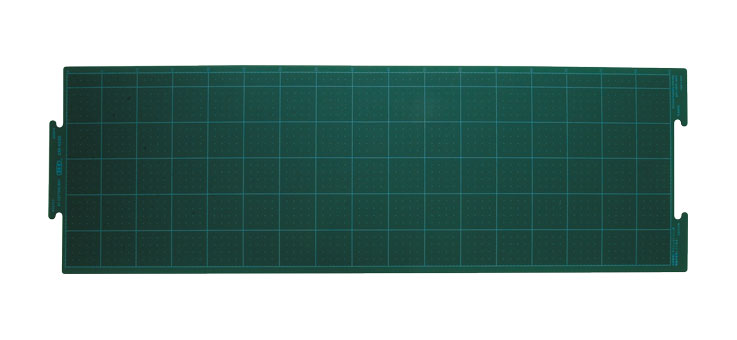 JAN4904011013706 商品説明●再生オレフィン系樹脂を使用し、他のサイズ（小、中）にもつなげて使用できるジョイントカッティングマット（大）。●「切れる長さは無限大」使わない時は重ねて省スペースで保管でき、持ち運びにも便利です。●...