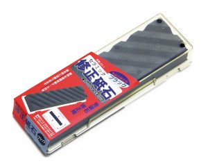 JANコード 4966684021686 キャッチコピー ●使用後の片べりや汚れなどの目づまりにより、初期の研ぎ感が得られなくなった時に砥石面を平らに修正します。 商品説明 ●ナイフケースSサイズで刃渡155mmまで収納保管が可能です。●磁...