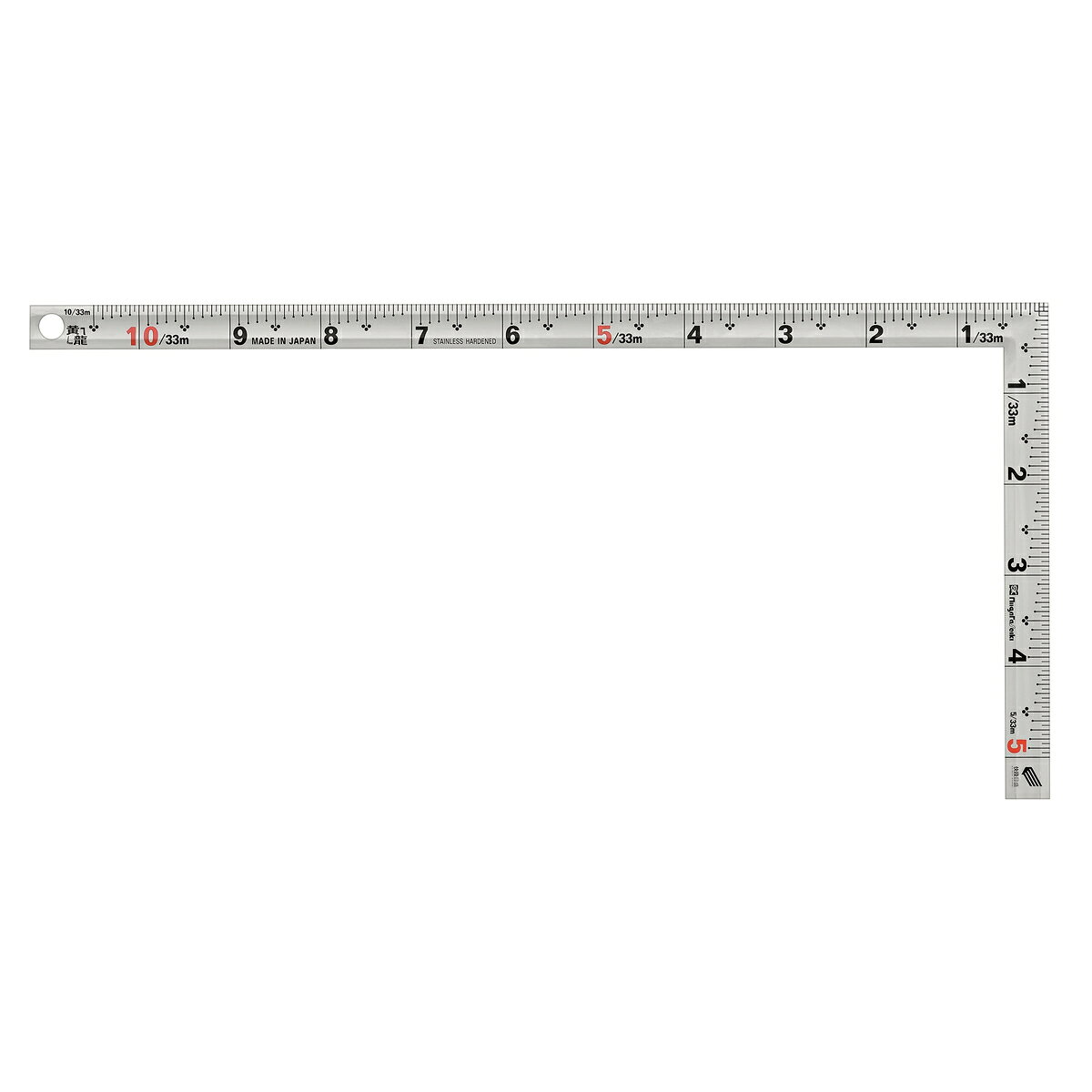 JANコード 4975846662483 キャッチコピー ●寸法測定、直角確認に。 商品説明 ●対象物にフィットしてケガキやすい角部同厚タイプです。●1分単位の目盛が見やすい階段状目盛です。●尺相当目は、連続追数字です。●表面と裏面の目盛位...
