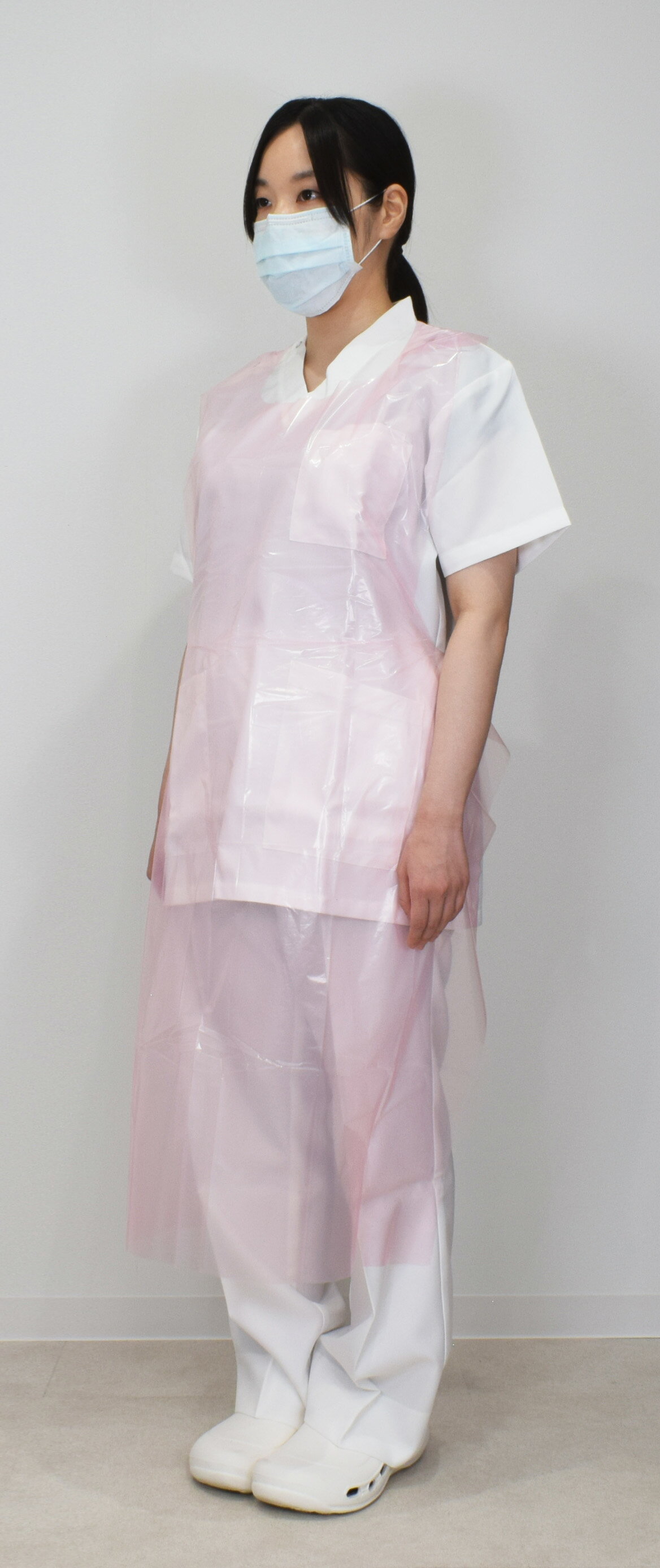 型番 004-41390 商品説明 ●防水性の使い捨てプラスチックエプロン●ポリエチレン素材●血液・体液・水分が衣服に浸透しません●カラーが4色（ピンク、ホワイト、ブルー、グリーン）あるため、用途や部署での使い分けができます●ひざ下までカバ...